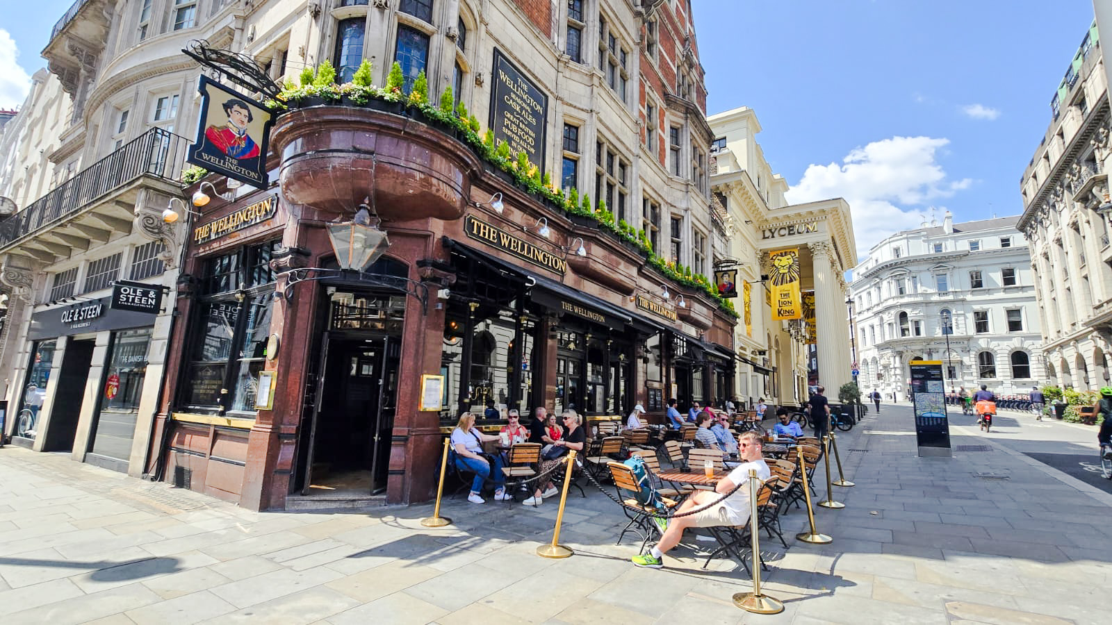 The Wellington Pub: pintas, historia y descanso en el corazón de ...